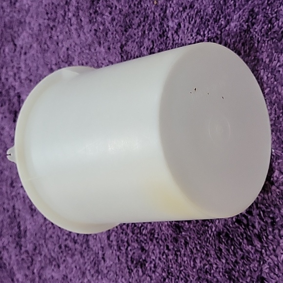 Tupperware | Kitchen | Vintage Giant Round Tupperware Container 1x9 ...